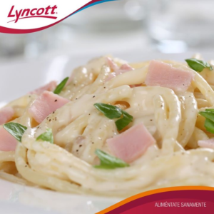 SPAGUETTI CON CREMA REDUCIDA EN GRASA LYNCOTT® Y JAMÓN.